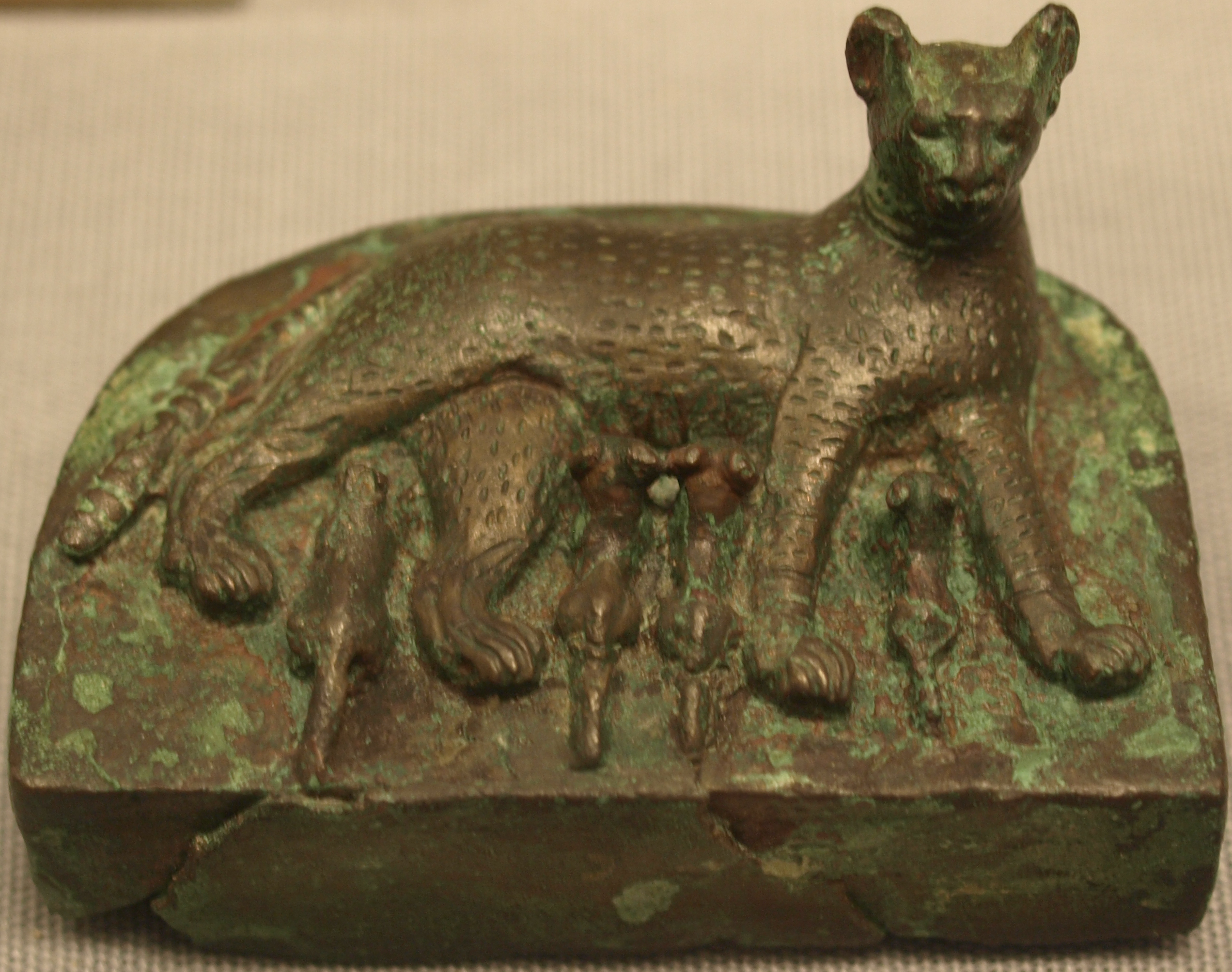 Capt Mondo's Photo Blog » Blog Archive » Bastet Nursing Kittens